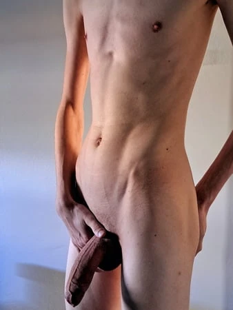 Young smooth twink showing his cock - 14 Pics | xHamster