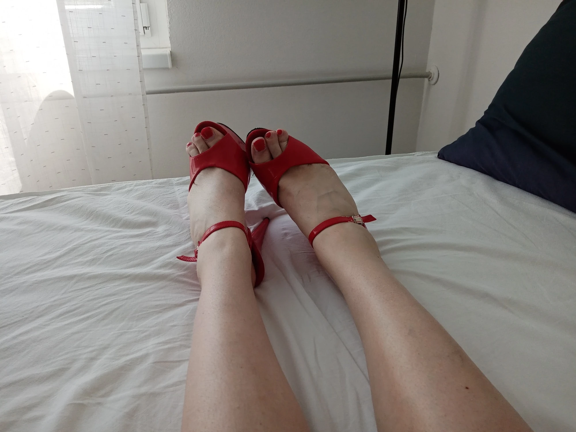 Tranny Shows Off Her Slender Legs And Feet In High Heels 5 Pics