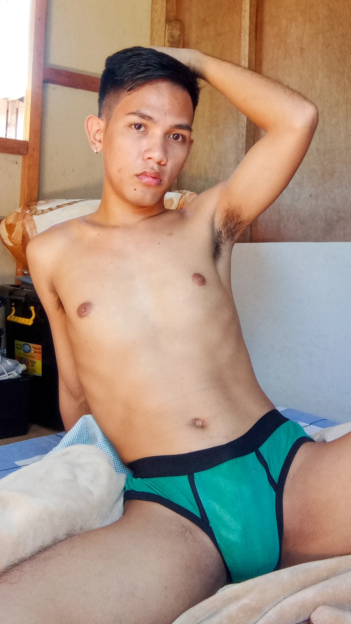 Muscled asian twink spreads his furry legs in bed - 7 Pics | xHamster